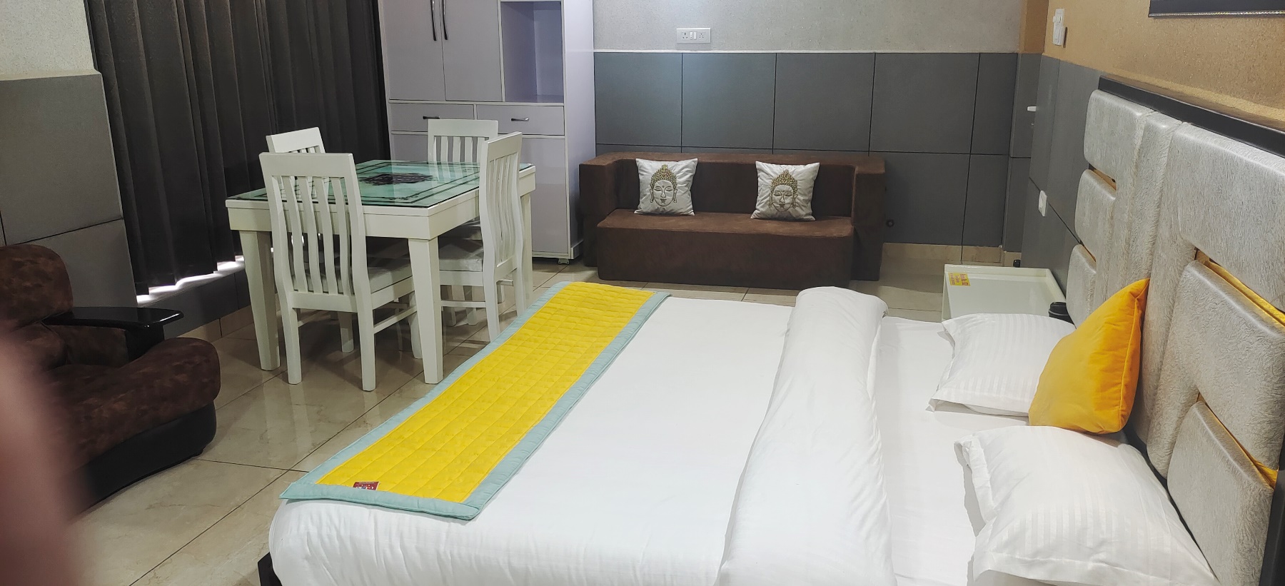 Super Deluxe Room (2 Person) – Room Near Baglamukhi temple